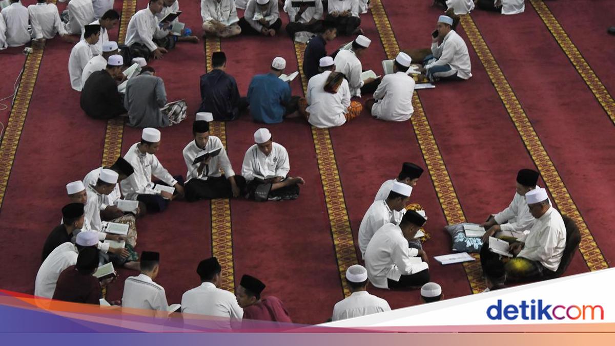 Niat Iktikaf di Masjid, Dilengkapi Tata Cara dan Waktu Terbaiknya