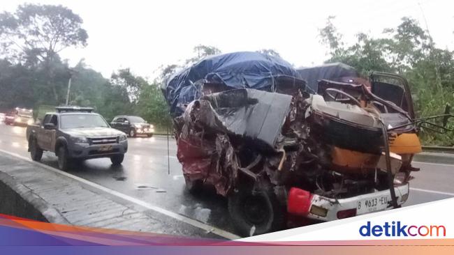 Tabrakan Bus Vs Truk di Jalur Gentong Tasikmalaya, 3 Orang Terluka