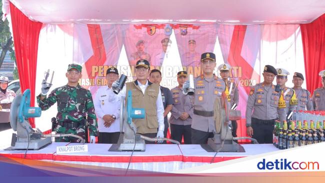 Miras dan Knalpot Brong Hasil Operasi Pekat di Lamongan Dimusnahkan