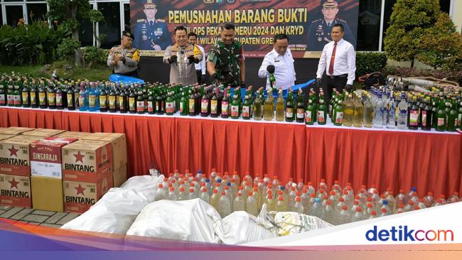 Polres Gresik Sita Ratusan Botol Miras Cegah Pesta Saat Malam Takbir