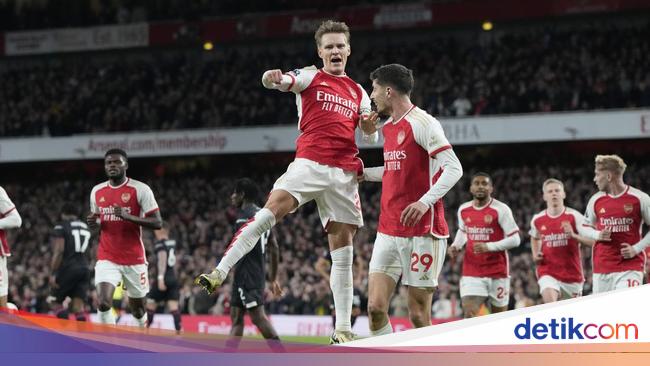 Tekuk Luton 2-0, Arsenal ke Puncak Klasemen