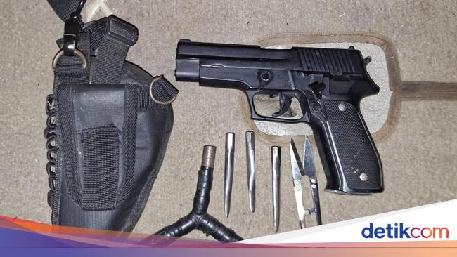 Dikenal Licin, Komplotan Curanmor Berpistol Dibekuk dalam Bus