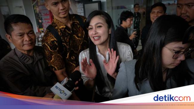 Sandra Dewi Muncul Diperiksa Kejagung, Ayu Ting Ting Rencana Nikah November 2024