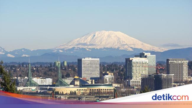 Pendaki Berpengalaman Ditemukan Tewas di Kawah Gunung