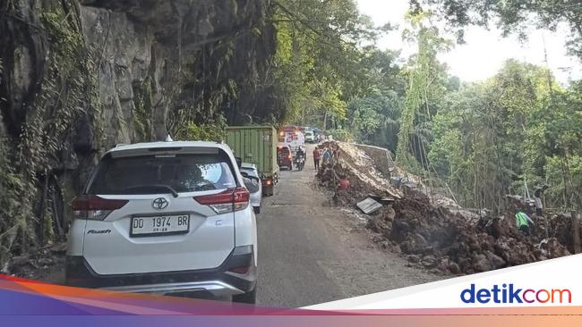 Poros Maros-Bone di Camba Macet Imbas Bongkar Muat, Pengendara Terjebak 2 Jam