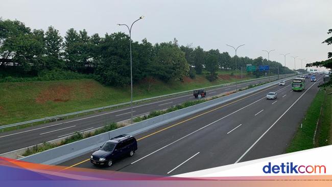 Contraflow Diberlakukan di KM 47-70 Tol Cikampek demi Urai Macet Arus Mudik