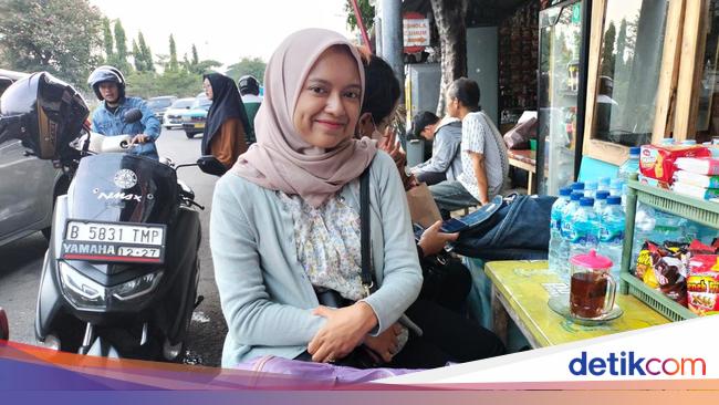 Kehabisan Tiket Bus di Pulo Gebang, Pemudik Ini Beralih Ke Terminal ...