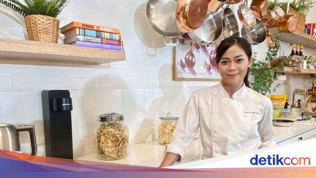 Putri Mumpuni, Chef Muda Berprestasi yang Jago Masakan Indonesia