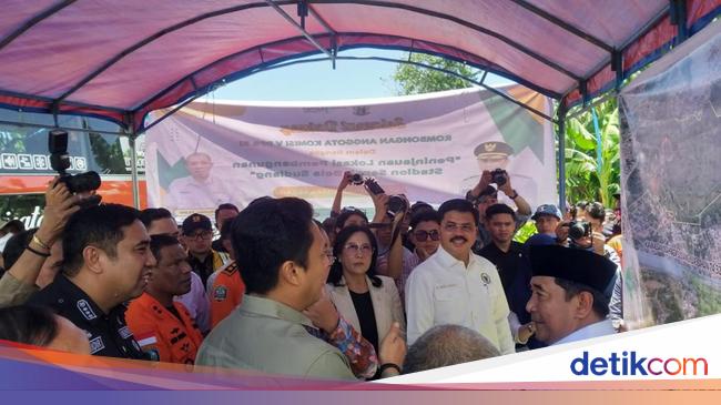 Komisi V DPR RI Tinjau Lahan Pembangunan Stadion di GOR Sudiang Makassar Komisi V DPR RI Tinjau Lahan Pembangunan Stadion di GOR Sudiang Makassar