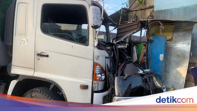 Tabrakan Beruntun di Turunan Kertek Wonosobo, 3 Orang Dilarikan ke RS
