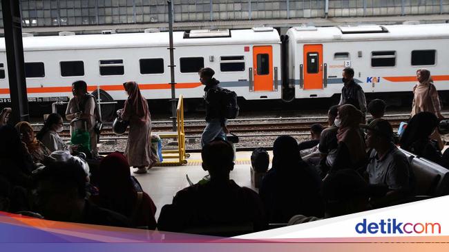 Viral Pria Berseragam TNI Diam-diam Foto Penumpang Wanita Tidur di Kereta Api
