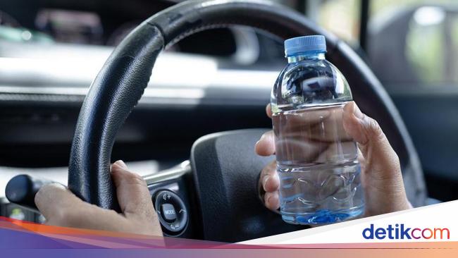 Pentingnya Minum Air Mineral agar Mudik Lancar