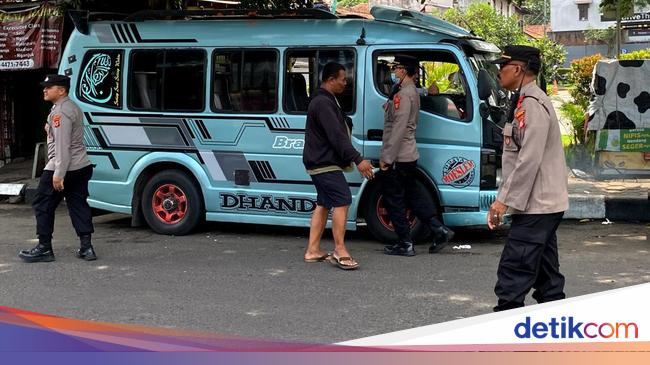 Ganggu Lalin, Elf yang Ngetem di Bunderan Cibiru Ditertibkan Polisi