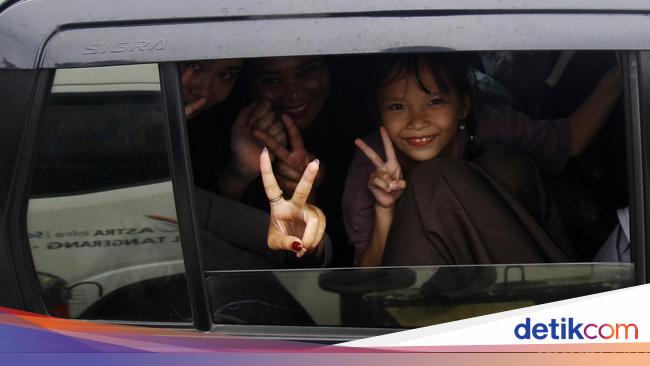 Senyum Pemudik Meski Macet Berjam-jam di Tol