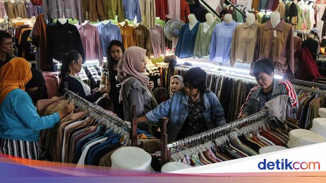 H-3 Lebaran, Pasar Johar Semarang Diserbu Pembeli