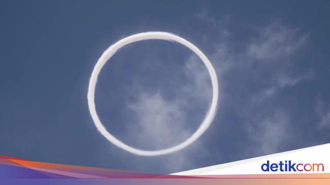 Fenomena Unik! Muncul Asap Cincin dari Gunung Etna