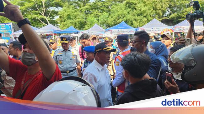 Dari Pelabuhan Merak, Menko PMK-Menhub Lanjut Cek Pemudik Motor di Ciwandan