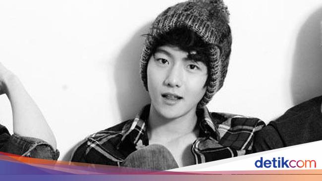 Lihat Lagi Foto-foto Debut EXO 12 Tahun Lalu
