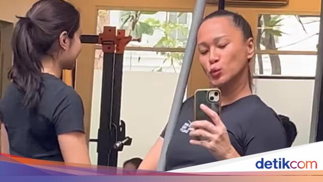 Istri Abimana Aryasatya, Inong Ayu Umumkan Hamil Anak Kelima pada Usia ...