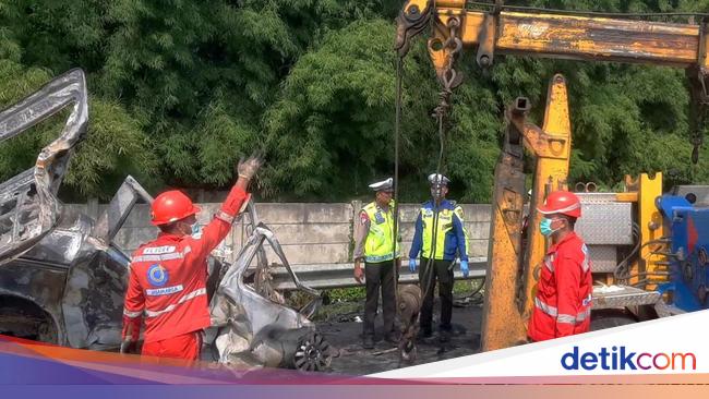Kecelakaan Maut di Tol Jakarta-Cikampek, Gran Max Terindikasi Travel Gelap