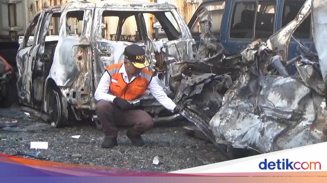 KNKT Selidiki Penyebab Gran Max Terbakar Usai Tabrak Bus di Tol Cikampek
