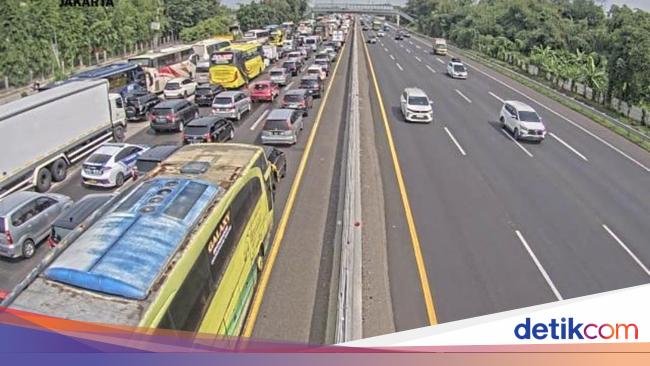 Kecelakaan Maut di Km 58 Tol Jakarta-Cikampek, Lalin 2 Arah Macet