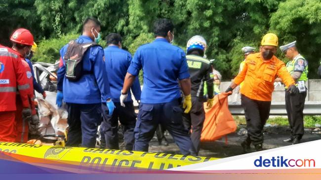 Kecelakaan Maut Tol Cikampek Tewaskan 9 Orang-2 Luka Berat