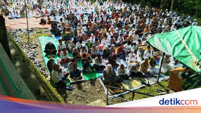 Ratusan Warga Bima Salat Id Hari Ini