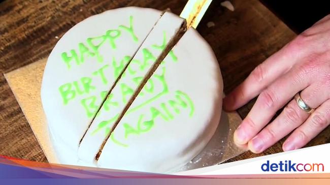 Tips 100 Tahun Lalu Ini Bikin Potong Kue Lebaran Jadi Gampang