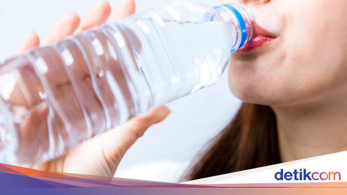 Minum Air Kemasan Disebut Berbahaya untuk Kesehatan, Kok Bisa?