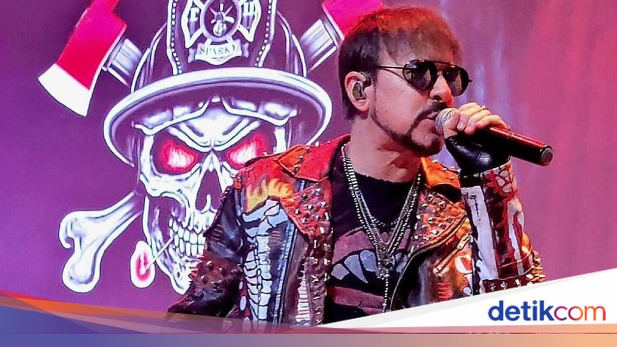Vokalis Firehouse CJ Snare Meninggal Dunia