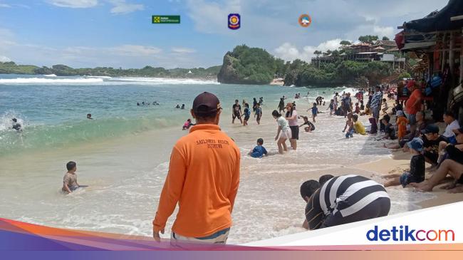 Tinggi Gelombang Pantai Gunungkidul Capai 2 Meter, Wisatawan Diimbau ... Tinggi Gelombang Pantai Gunungkidul Capai 2 Meter, Wisatawan Diimbau ...