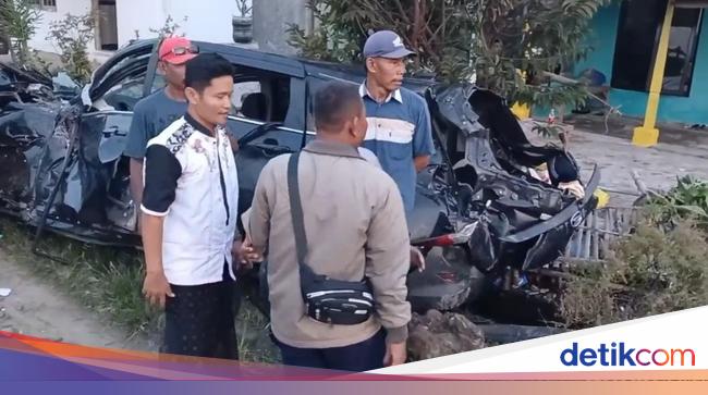 Mobil Tertabrak KA Saat Hendak Berlebaran di Brebes, Ibu-Anak Tewas