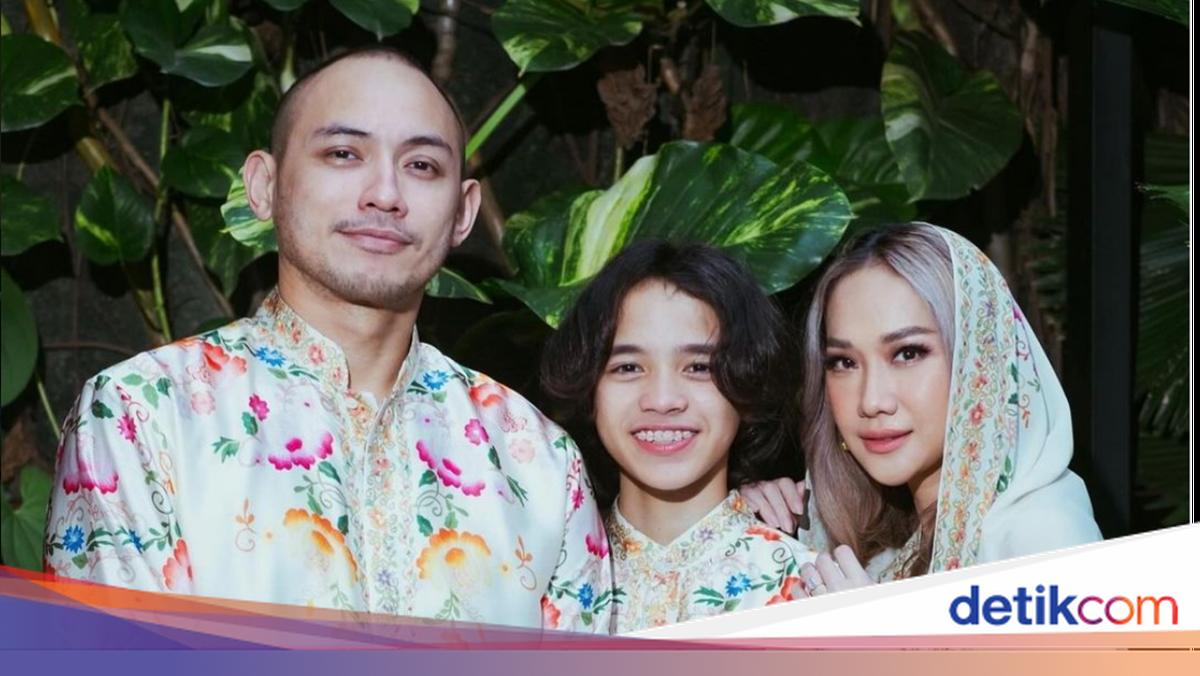 7 Gaya BCL Rayakan Lebaran Pertama dengan Tiko, Datangi Makam Ashraf
