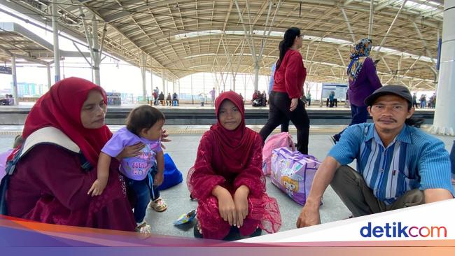 Cerita Mudin Mudik Nambo-Banten via KRL: Harga Murah tapi Desak-desakan