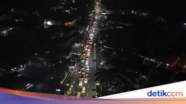 Arus Balik di Jalur Selatan Padat Merayap pada Minggu Malam Arus Balik di Jalur Selatan Padat Merayap pada Minggu Malam