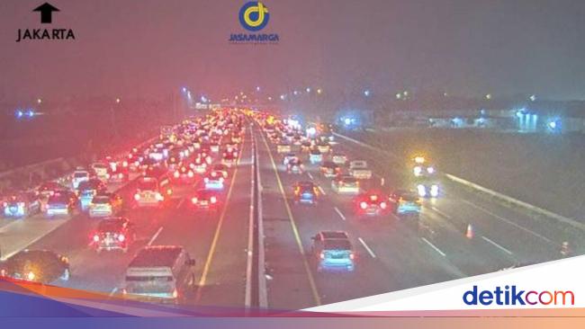 Hingga Tengah Malam, Tol Japek Arah Jakarta Masih Macet