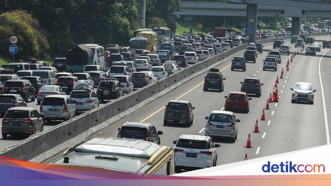Lalin Lebaran Kedua Padat, Contraflow Km 55-65 Tol Japek Diterapkan