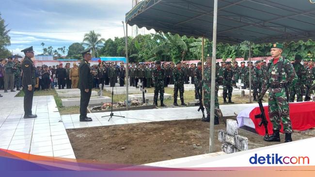 Danramil Aradide Korban Penembakan OPM di Paniai Dimakamkan di TMP Nabire