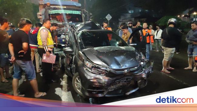 Tabrakan Beruntun di Depan RS Bunda Palembang, 5 Kendaraan Ringsek