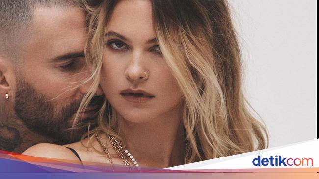 Foto Mesra Adam Levine dan Behati Prinsloo Saat Jadi Model Perhiasan