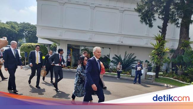 Bahlil Buka-bukaan Hasil Pertemuan Eks PM Inggris dengan Jokowi