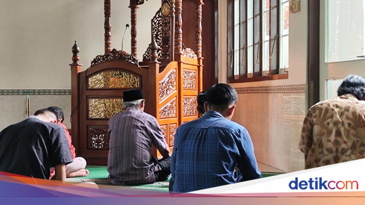 Teks Bilal Sholat Jumat Lengkap Arab, Latin, dan Artinya