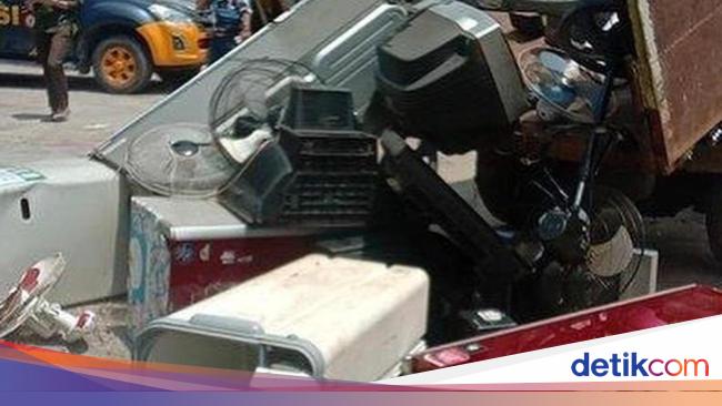 Listrik Sering Padam, Warga OKU Demo PLN Bawa Barang Elektronik Rusak