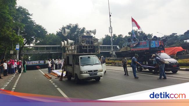 Ada Demo, Jalan Medan Merdeka Barat Jakpus Ditutup