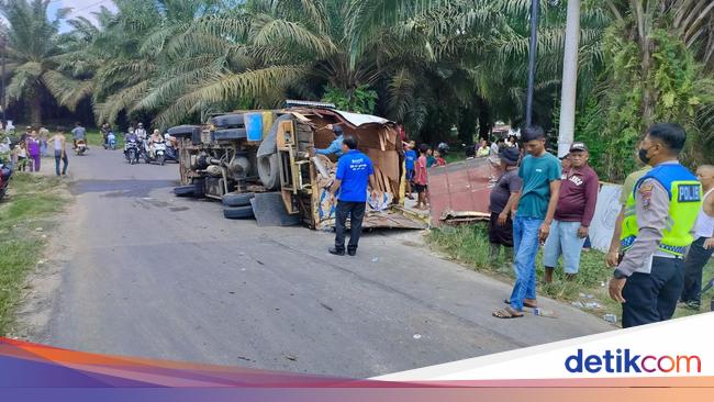 Mobil Boks Tertabrak Kereta Api di Asahan, Sopir-Kernet Selamat