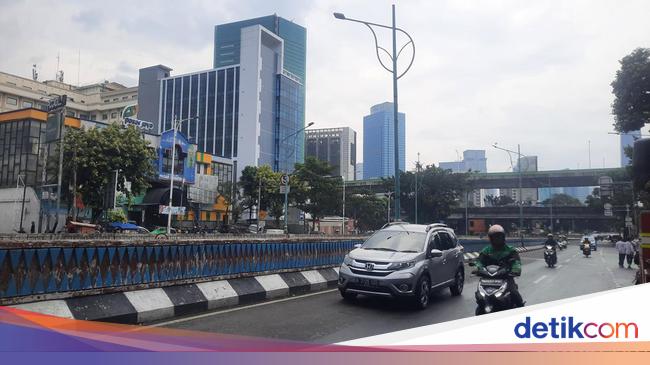 Jalan Mampang Prapatan Arah Warung Buncit Dibuka, Lalin Kembali Normal