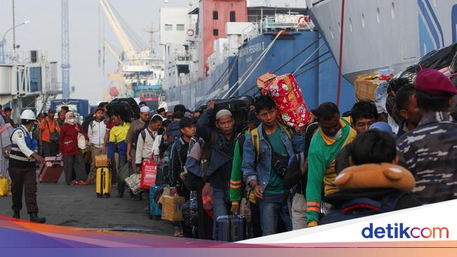 Pelabuhan Tanjung Perak Surabaya Masih Dipadati Arus Balik Lebaran