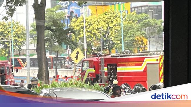 Rute TransJ 6V Ragunan-GBK Dialihkan Imbas Kebakaran di Mampang