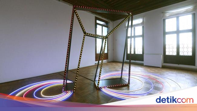 Warna-warni Instalasi Pameran Karya Seniman Italia